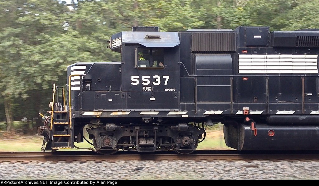 FURX GP38-2 5537